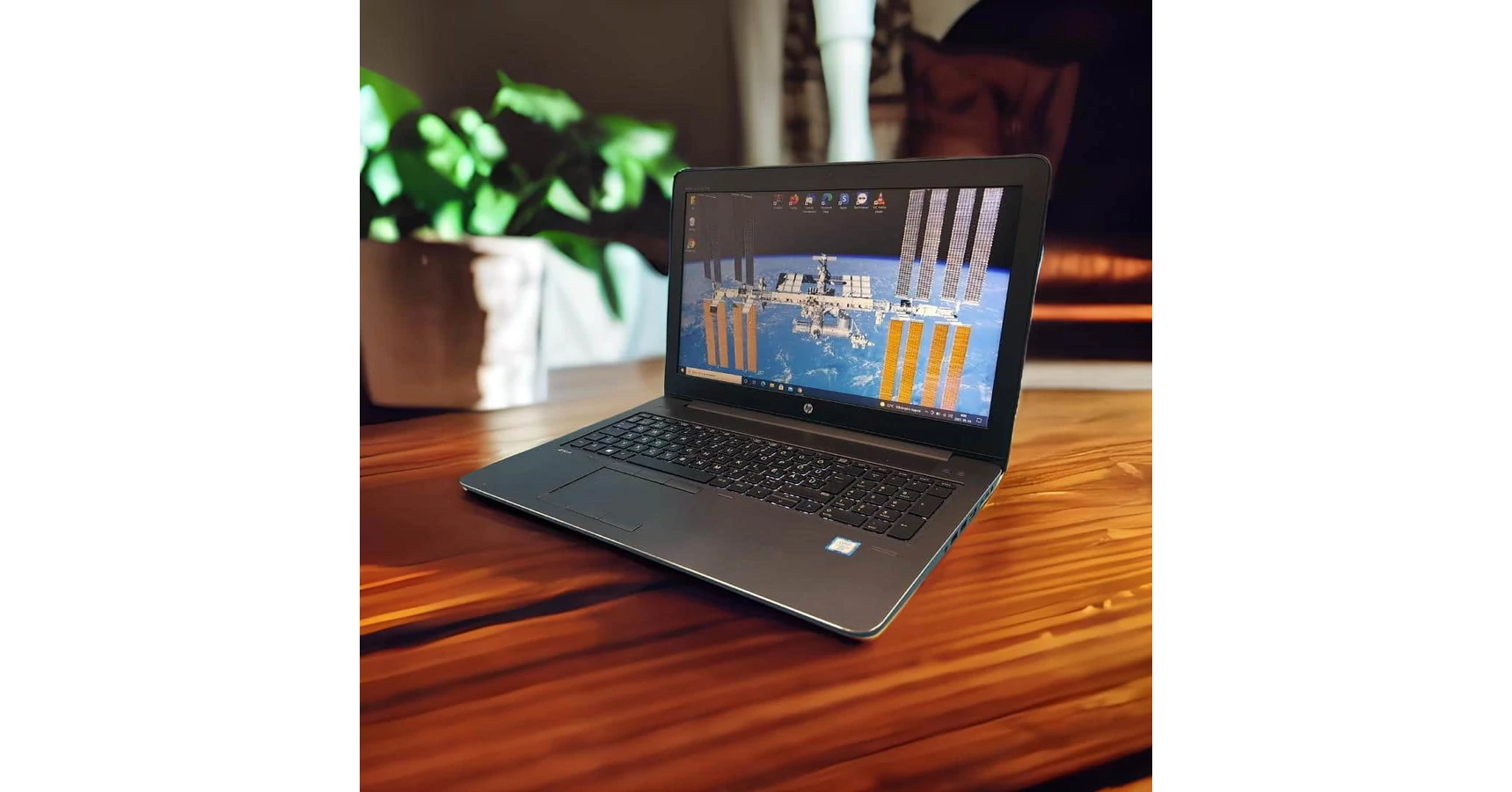 HP NASA ZBook G3 17 Xeon E3-1535M/32DDR4/512GB/NvidiaM4000M17,3 Bivaly ...